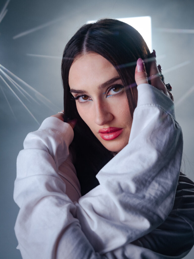 Hey "Stranger," ALLEYCVT Releases New Single - Moon Lvnding